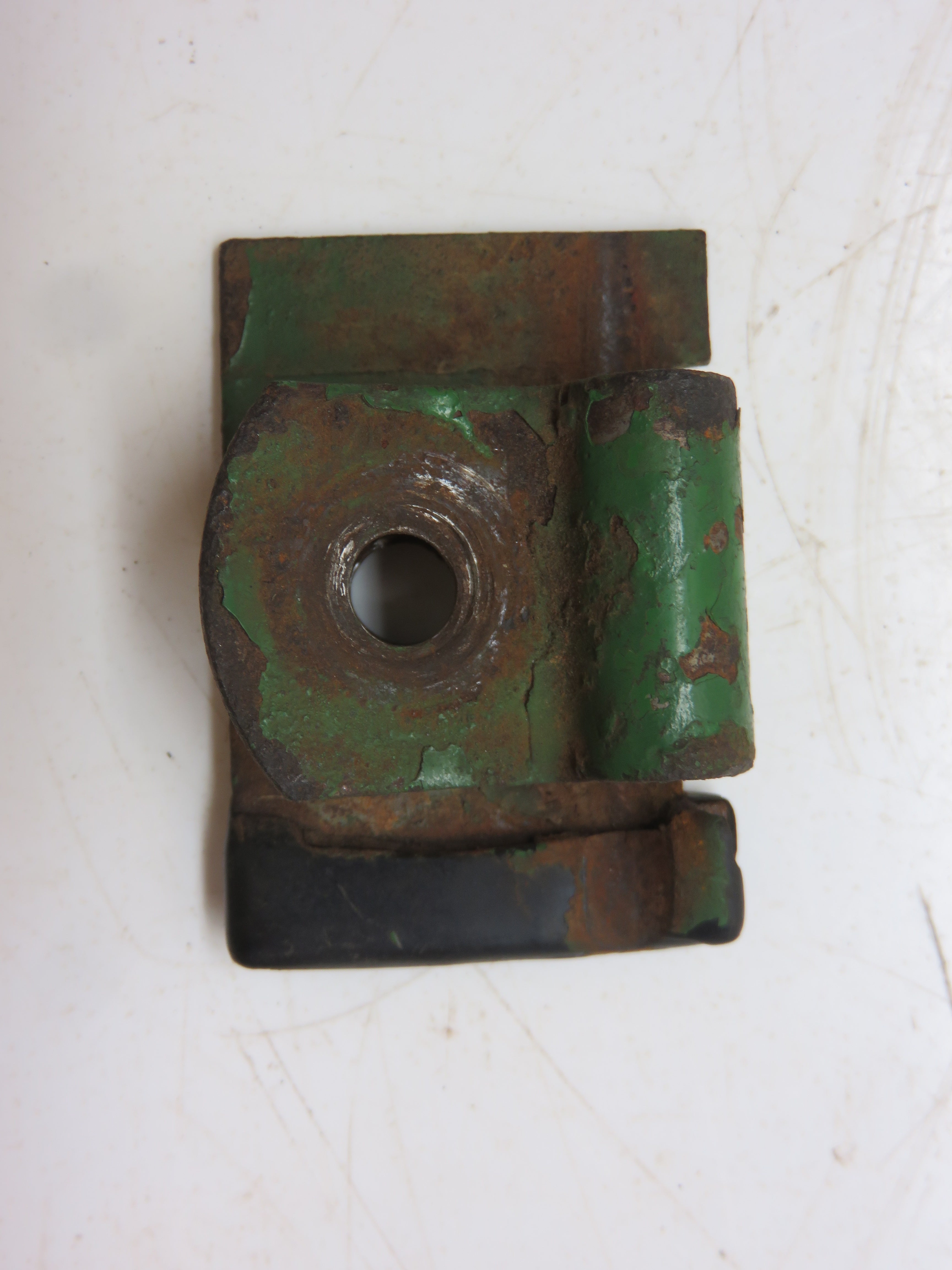 R27324 John Deere Hydraulic Line Clip For 3010, 3020, 4000, 4010, 4020 ...