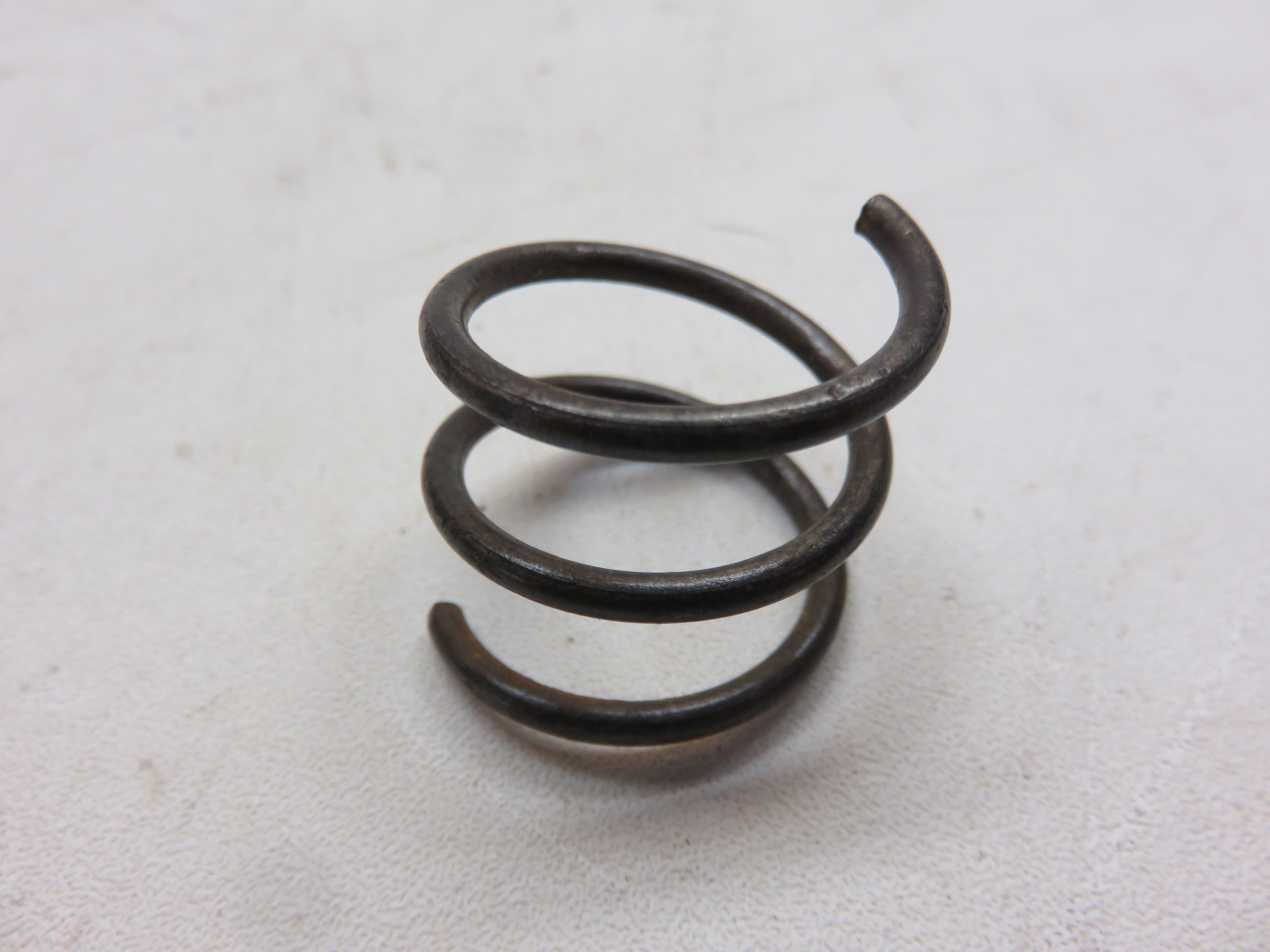 A2441R John Deere Oil Filter Bottom Plate Spring For A, B, D, G, H, R ...