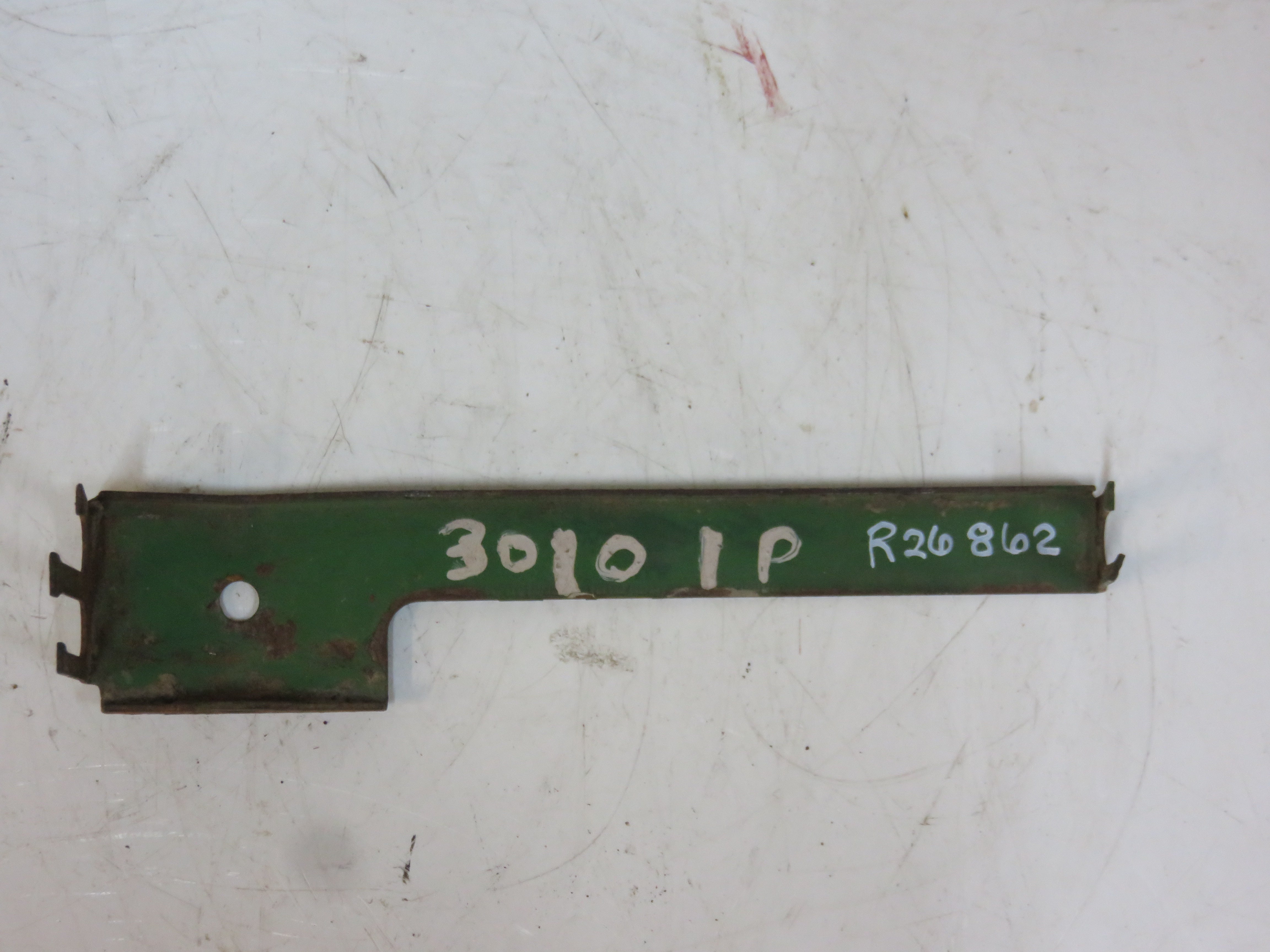 R26862 John Deere Spark Plug Wire Bracket For 3010, 4010, 3020, 4000 ...